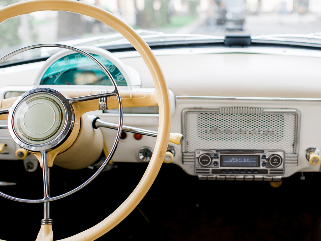 Car radio - DAB+ Retro Chrome (RCD120DAB-BT) | Caliber